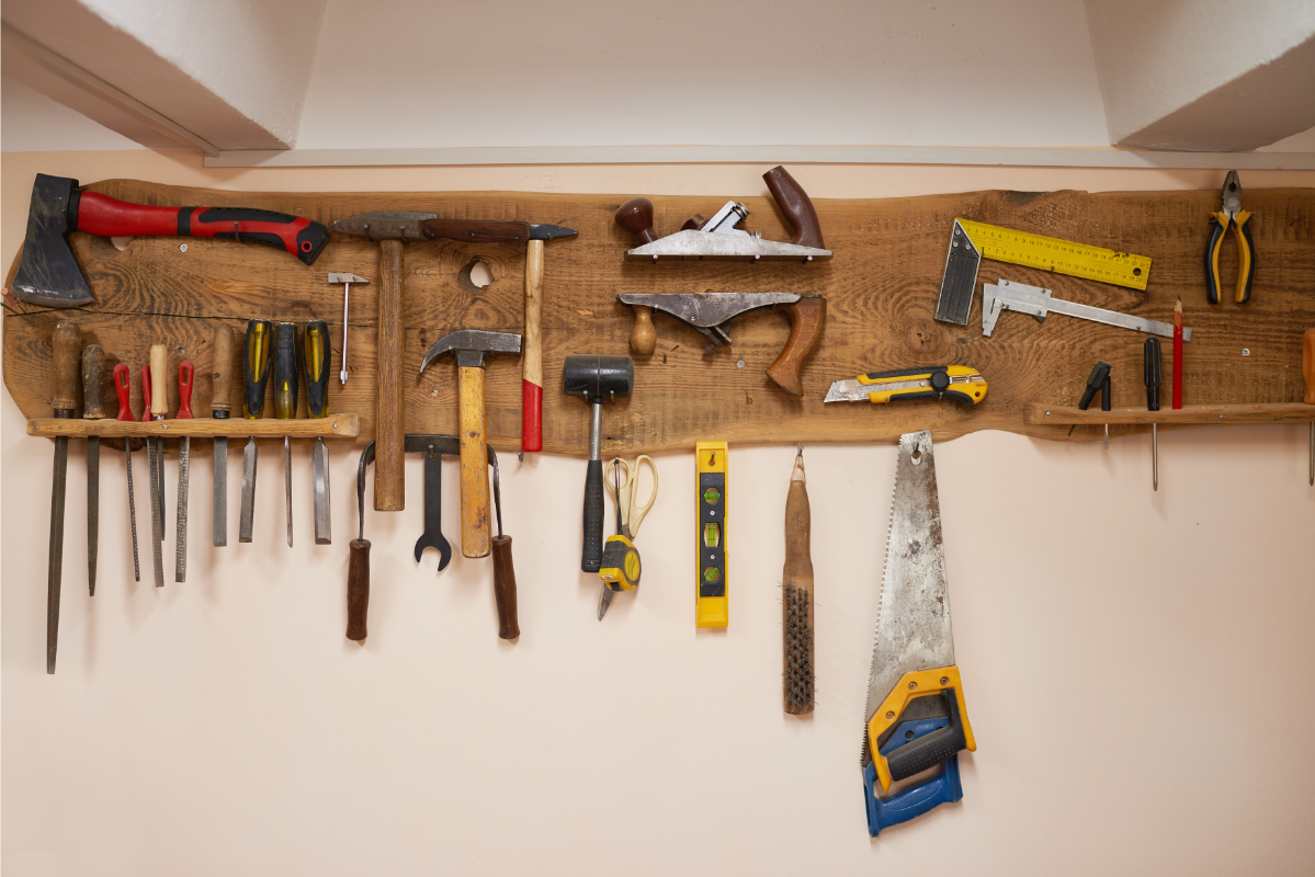 Living Off the Grid: The Easy Guide + Dos & Don'ts 2024