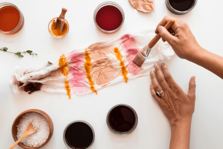 Natural Pigments:The Easy Guide to Making Dyes from Plants & Flowers [2025]