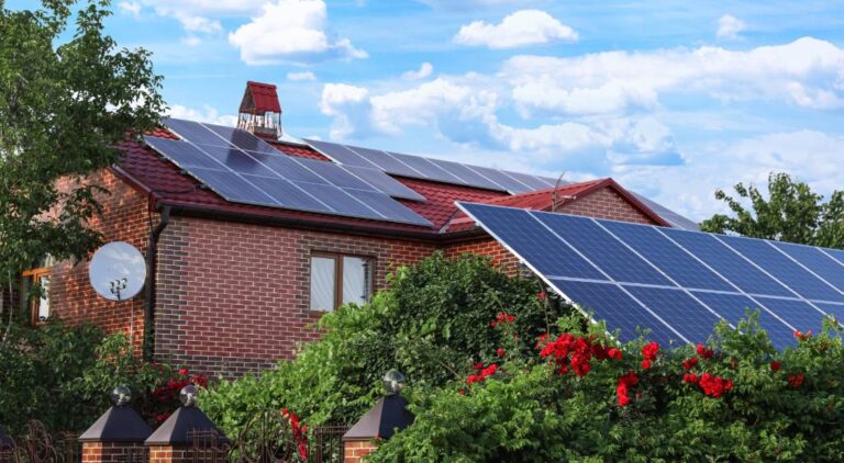 7 Eco-Friendly House Examples and their Features (2025 Guide)